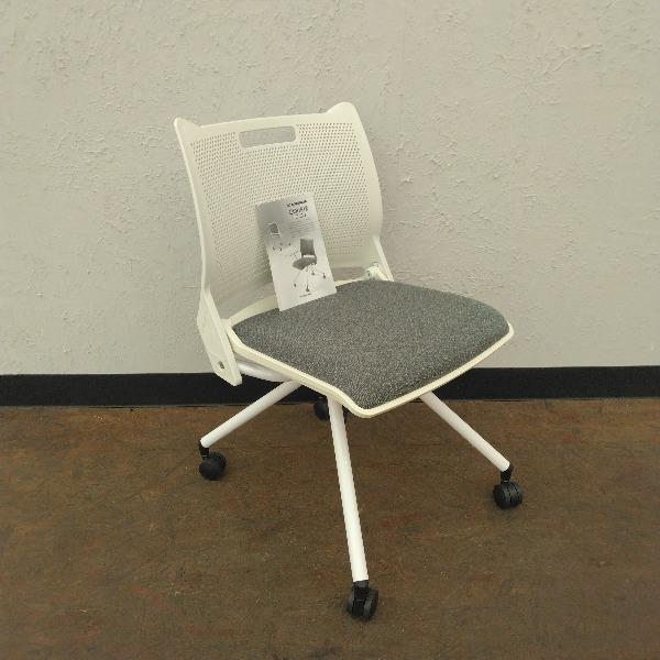 【メーカー】オカムラ / OKAMURA【シリーズ】クリール【型番】9317LG-FXW5【参考価格】59,620円（税込）【製造年】2025年製【カラー】グリーン背カラー:ホワイト 座カラー:ダークグリーン※色名はメーカー公式色名称と異な...