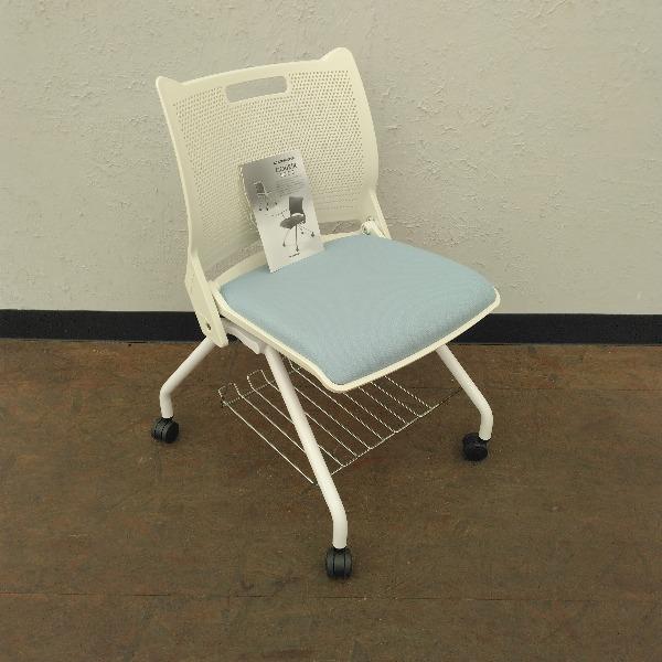 【メーカー】オカムラ / OKAMURA【シリーズ】クリール【型番】9317LJ-FMT4【参考価格】77,770円（税込）【製造年】2023年製【カラー】ブルー背カラー:ホワイト 座カラー:ライトブルー※色名はメーカー公式色名称と異なる場...