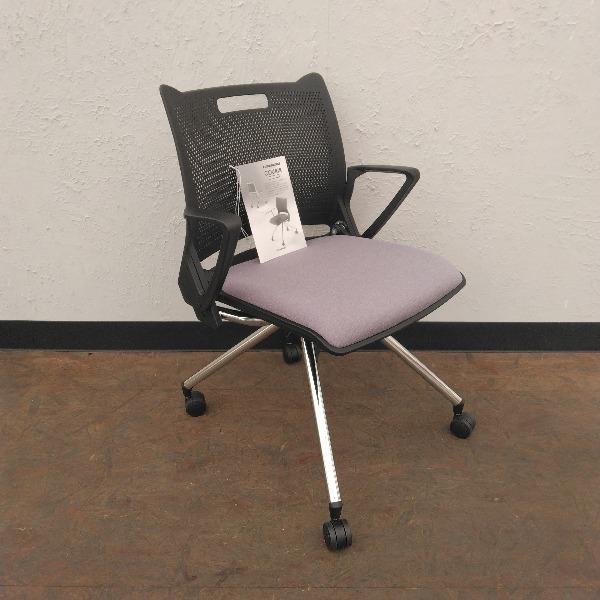 【メーカー】オカムラ / 【シリーズ】クリール【型番】9317RH-FXW1【参考価格】64,020円（税込）【カラー】グレー背カラー:ブラック 座カラー:グレー※色名はメーカー公式色名称と異なる場合がございます。【当店管理番号】25050...