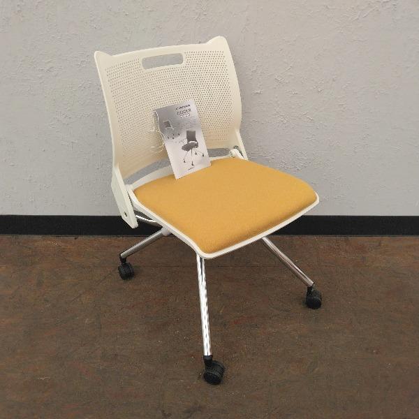 【メーカー】オカムラ / OKAMURA【シリーズ】クリール【型番】9317SG-FXW7【参考価格】58,190円（税込）【製造年】2023年製【カラー】イエロー背カラー:ホワイト 座カラー:イエロー※色名はメーカー公式色名称と異なる場合...