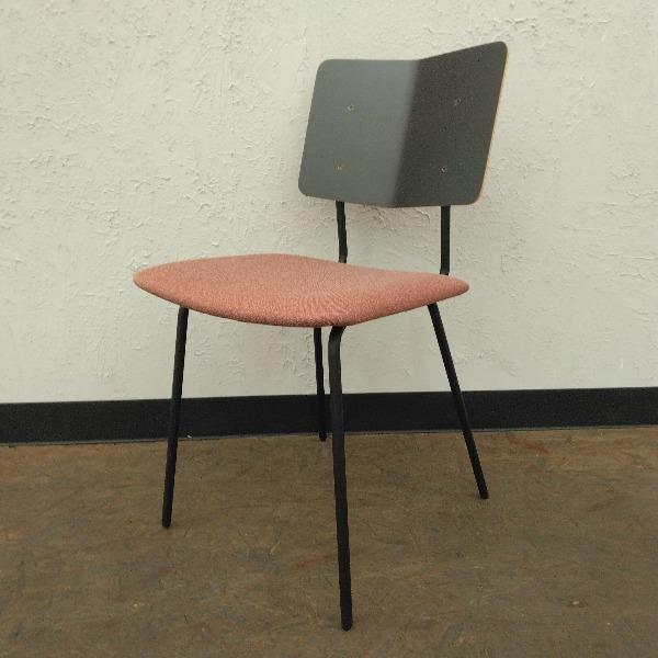 【メーカー】オカムラ / OKAMURA【シリーズ】L450【型番】L450CB-FXW6【参考価格】44,000円（税込）【カラー】レッド背カラー:ブラック 座カラー:テラコッタ※色名はメーカー公式色名称と異なる場合がございます。【当店管...