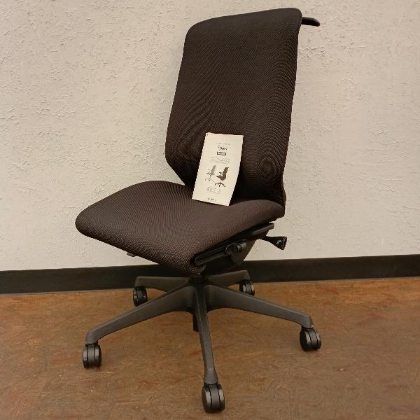 【メーカー】オカムラ / 【シリーズ】スフィア（）【型番】CT1BAA-FRU1【参考価格】150,150円（税込）【製造年】2023年製【カラー】ブラック張地(表)カラー:ブラック　張地(裏)カラー:ブラック　ボディカラー:ブラック※色名...