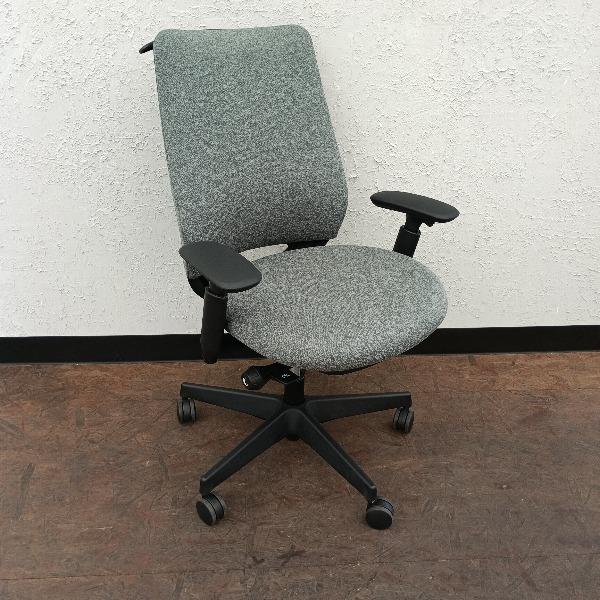 【メーカー】オカムラ / 【シリーズ】Potam ポータム【型番】CF84XR-FXW5【参考価格】116,820円（税込）【製造年】2024年製【カラー】グリーン背カラー:ダークグリーン フレームカラー:ブラック※色名はメーカー公式色名称...