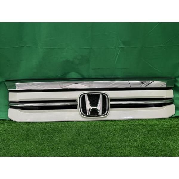 **** 商品説明を必ずご確認ください ****部品管理番号：002025600210400メーカー純正品番：71103-TY0-004部品名：ラジエータグリル部品区分：リサイクル品管理品番：20256002車名：Ｎ−ＢＯＸ車両タイプ名：5...