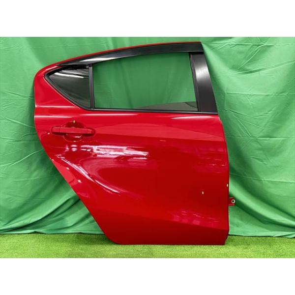 **** 商品説明を必ずご確認ください ****部品管理番号：002026509413300メーカー純正品番：67003-52460部品名：右RドアASSY部品区分：リサイクル品管理品番：20265094車名：アクア車両タイプ名：5ドアハッ...