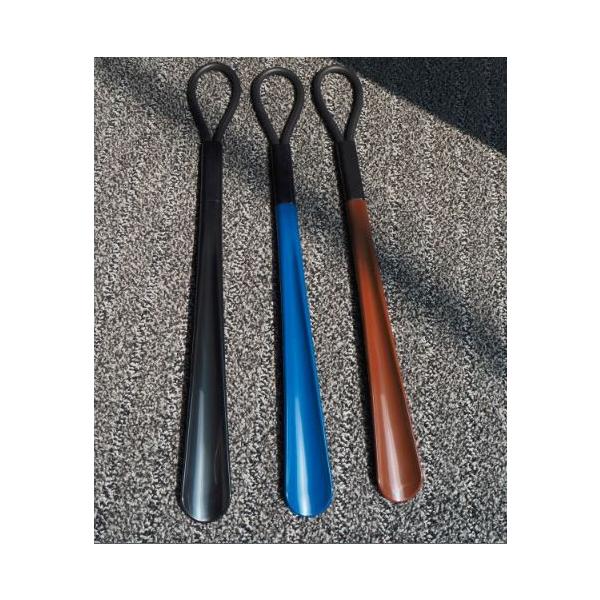 ドアノブなどに引っ掛けが容易で便利なシューホーン（靴ベラ）です。こだわりの2色からお選びいただけます。R&amp;D特注品です。強度のあるラバーチューブは、ブラックとブラウン(ブラックにはブラック、ネイビーにはブラウン)の２色です。※ボルド...