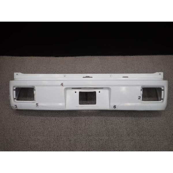 **** 商品説明を必ずご確認ください ****部品管理番号：202411427215100メーカー純正品番：71811-64P00-R7E部品名：RバンパーASSY部品メーカー品番：ウラNo.71811-64P0部品区分：リサイクル品部品...