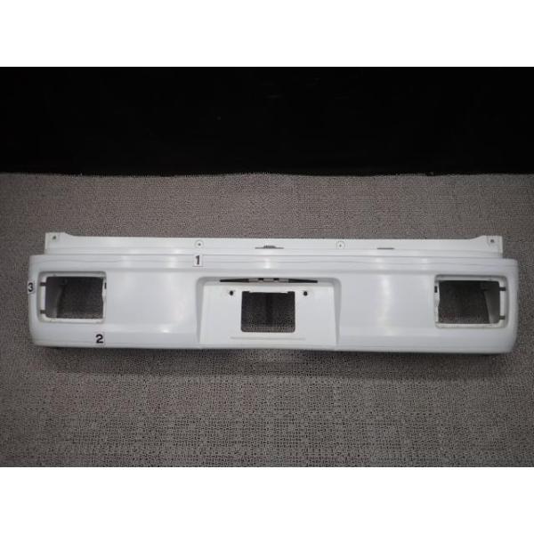 **** 商品説明を必ずご確認ください ****部品管理番号：202411555815100メーカー純正品番：71811-64P00-R7E部品名：RバンパーASSY部品メーカー品番：ウラNo.71811-64P0部品区分：リサイクル品部品...