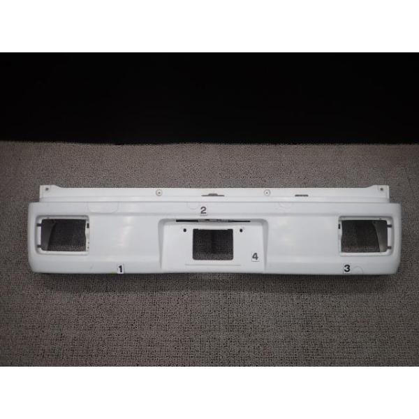 **** 商品説明を必ずご確認ください ****部品管理番号：202411657815100メーカー純正品番：71811-64P00-R7E部品名：RバンパーASSY部品メーカー品番：ウラNo.71811-64P0部品区分：リサイクル品部品...