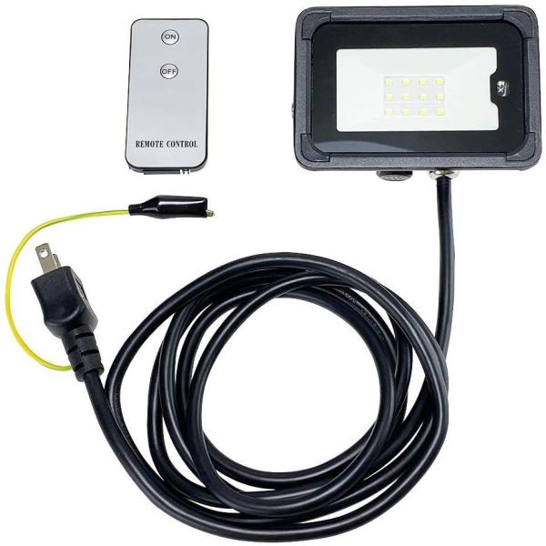 電源ON/OFFのみのシンプルな機能の赤外線リモコンで、離れた場所から点灯と消灯を行うことのできる10W防雨形投光器。IP65の防塵防水性能ですので、屋外のガレージなどでも安心してお使いいただけます。（ページ下部の注意点もお読みください）全...