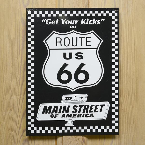 ●アメリカの国道ルート66をデザインした看板●GET YOUR KICKSと書かれた、アメリカの国道ルート66をデザインしたブリキ看板。白黒のモザイクカラーを使用しており、シンプルでかっこいい仕上がりとなっています。●ブリキ看板の詳細 サイ...