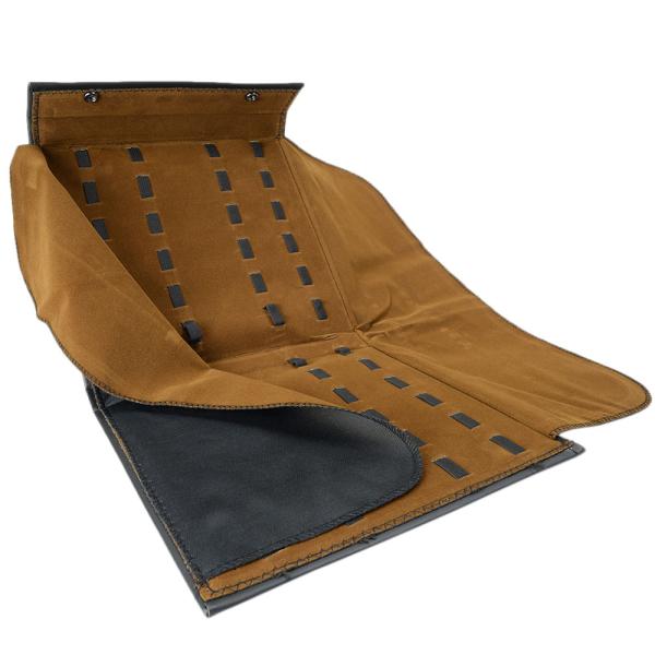 ●24本のポケットナイフが収納可能なナイフケース●ナイフやライトなどのキャリーケースを幅広く展開するケースメーカー「Carry All」。●ナイフケースの詳細 平置きサイズ(縦×横):約55×56cm、収納時サイズ(縦×横)v:約27×24...