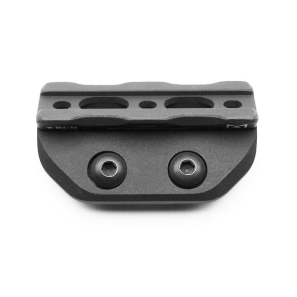 ●カスタムの幅を広げてくれるM-LOK対応のライトマウント●米国のカスタムライフルメーカー「BCM (Bravo Company Manufacturing)」のライトマウント。ハンドガード側面のM-LOKスロットへ取り付ける事で、マウント...