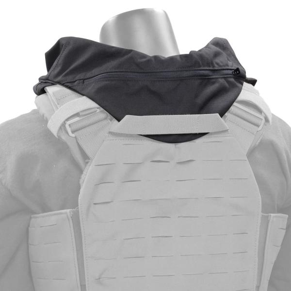 ●プレキャリにベルクロで固定、襟部分に装甲を付加する拡張パーツ●First Spea社M.A.S.S.(モジュラーアーマー サプリメント システム）の襟パーツで、ソフトアーマーなどを収納する為のカバー。同社プレートキャリア、  シージアール...