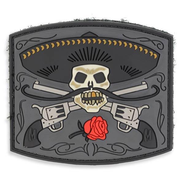 ●マイコレクションのワンポイントに脱着が容易なベルクロパッチ●裏面がベルクロオスになって脱着が容易になマックスペディションのパッチ エル グアポ。ソンブレロを被ったヒゲを生やした骸骨と、交差する銃が凹凸のあるラバーにがかれています。●パッチ...