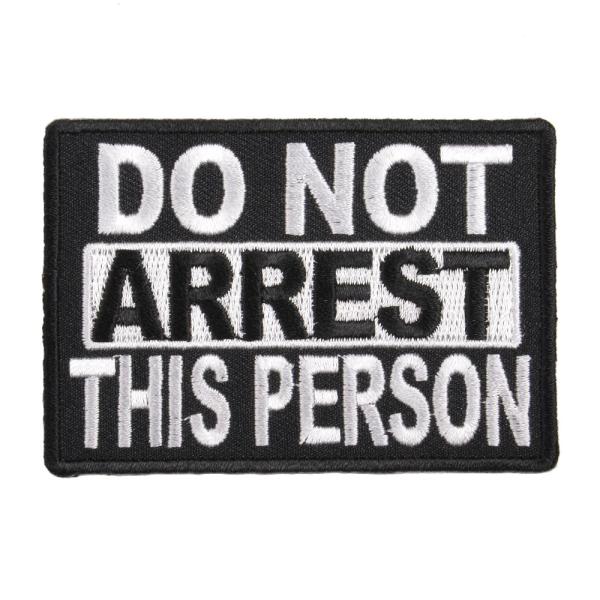 ●アイロンシート付で取付簡単なミリタリーパッチ●黒地に白色で「DO NOT ARREST THIS PERSON」と刺繍が施されたミリタリーパッチ。「この人を逮捕しないでください」という意味です。●ミリタリーパッチの詳細 サイズ(縦×横):...