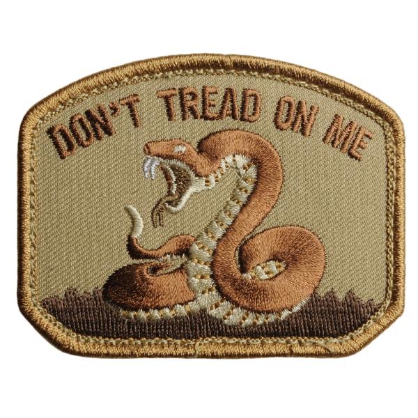 ●アメリカ国旗のガズデン旗をモデルにデザインされた刺繍パッチ●高品質でユニークなジョークパッチなどを製作しているミルスペックモンキーの刺繍パッチ。アメリカの国旗であるガラガラヘビが、大きく口を開けて牙を出し攻撃的な表情に、「DONT TRE...