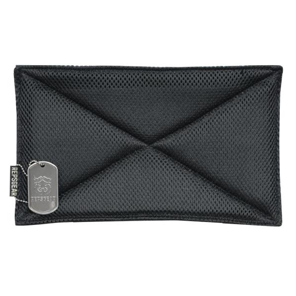 ●着用時の蒸れや圧迫感を解消するメッシュパッド●チェストリグやプレキャリ本体の背面がベルクロに対応しているものに装着可能。フワっとしたクッション性のあるインナーが入っており、長時間の着用や激しい運動中でも快適な付け心地を実現。メッシュ生地で...