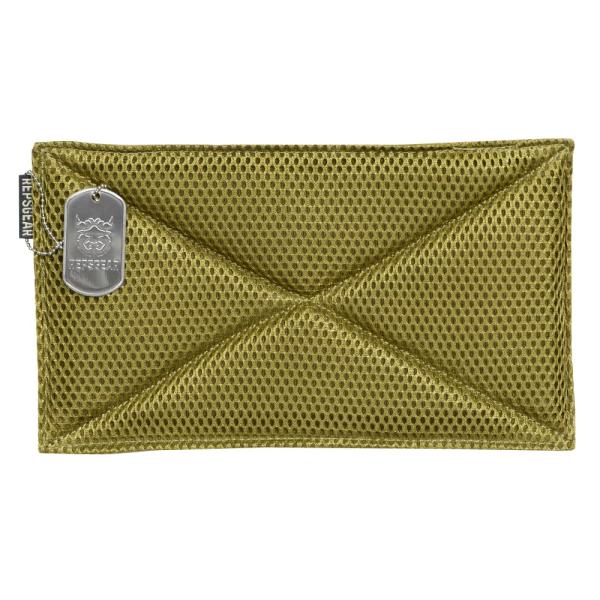 ●着用時の蒸れや圧迫感を解消するメッシュパッド●チェストリグやプレキャリ本体の背面がベルクロに対応しているものに装着可能。フワっとしたクッション性のあるインナーが入っており、長時間の着用や激しい運動中でも快適な付け心地を実現。メッシュ生地で...