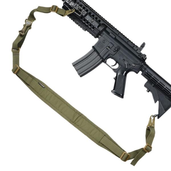 ●プルタブ操作で素早い伸縮が可能なライフル用スリング●ミリタリーブランド「REPSGEAR(レプズギア)」のライフル用スリング「The Slingster Mk II」。スリングは短く縮めて銃をキャリーした状態から、プルタブを引くことで素早...