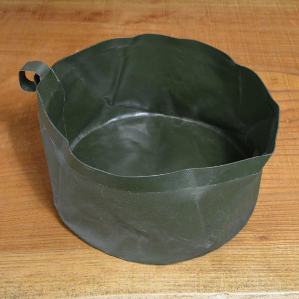 ●持ち運びに便利な折りたたみ式バケツ●ドイツ連邦軍で使用されていた折りたたみ式バケツです。【軍放出品のご購入を検討されているお客様へ。ご購入前に必ず下記の説明文、注意文を最後までご一読いただきますようお願い致します。】●折りたたみバケツの詳...