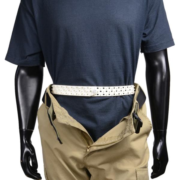 ●動いた際に生じるシャツのずり上がりを防止●ラバー製のスポーツベルト（インナーベルト）です。先端のリベットを真ん中の列のホールに通すことでサイズを固定できます。リベットとホールは隙間なくピッタリと合わさるので激しい運動時にも外れる心配はあり...