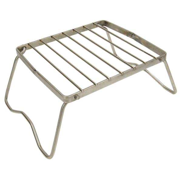 ●コンパクトに収納することができる折りたたみ式クッカースタンド●設置から片付けまで簡単に行える手軽さが魅力的。荷物がかさばらないのでアウトドアをもっと楽しくさせるアイテムです。飯盒焚き、フライパン料理など色々な調理が可能。丈夫なステンレスボ...