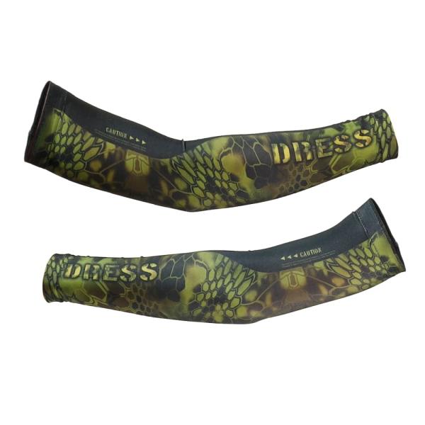 ●夏の日焼け対策に最適な冷感アームカバー●トイガンパーツで有名な「LayLax」社の釣り具ブランド「DRESS」製。気化熱を応用した冷却システム「ハイドロ冷却システム」を採用。生地が水分を含むことで吸熱特性により繊維の温度が下がり、涼しく感...