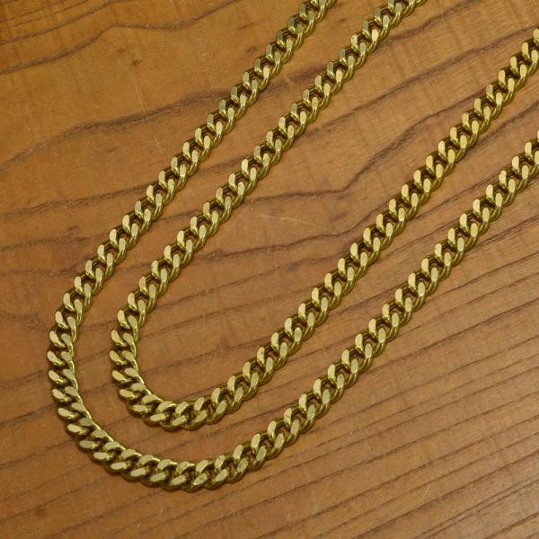 ●綺麗に並んだカット面が美しく輝くキヘイチェーン●チェーンを編み込みカットして作成される人気デザインの喜平チェーン。●カーブチェーンの詳細 環の外寸(長さ×幅×厚み):約14×11×5mm、環の内寸(長さ×幅):約8×5mm、素材:真鍮[仕...