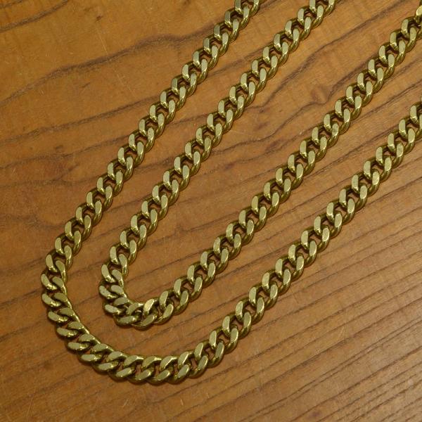 ●綺麗に並んだカット面が美しく輝くキヘイチェーン●チェーンを編み込みカットして作成される人気デザインの喜平チェーン。●カーブチェーンの詳細 環の外寸(長さ×幅×厚み):約16×13×5mm、環の内寸(長さ×幅):約9×7mm、素材:真鍮[仕...