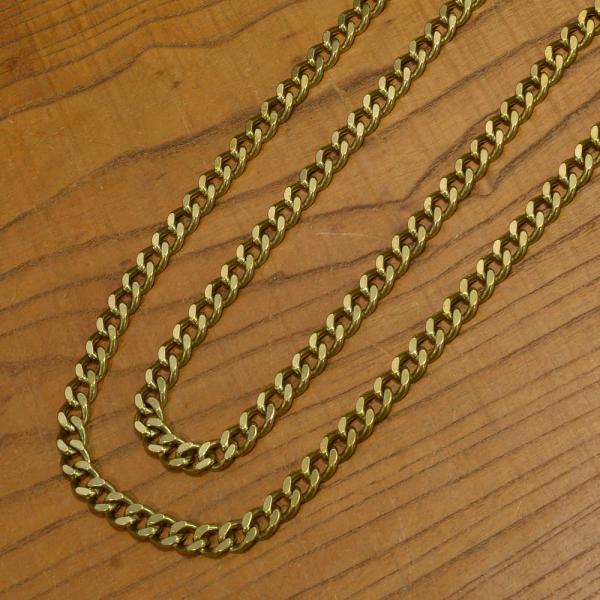 ●綺麗に並んだカット面が美しく輝くキヘイチェーン●チェーンを編み込みカットして作成される人気デザインの喜平チェーン。●カーブチェーンの詳細 環の外寸(長さ×幅×厚み):約15×11×4mm、環の内寸(長さ×幅):約9×5mm、素材:真鍮[仕...