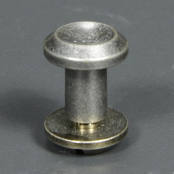 ●メス側が凹型にデザインされた真鍮製シカゴスクリュー●コンチョなどの製作に使う真鍮製のシカゴスクリュー。●ネジ式カシメの詳細 素材：真鍮 (アンティークシルバーは真鍮にメッキ)/【4mm】 頭の直径:約10mm 軸の直径:約5mm 軸の長さ...