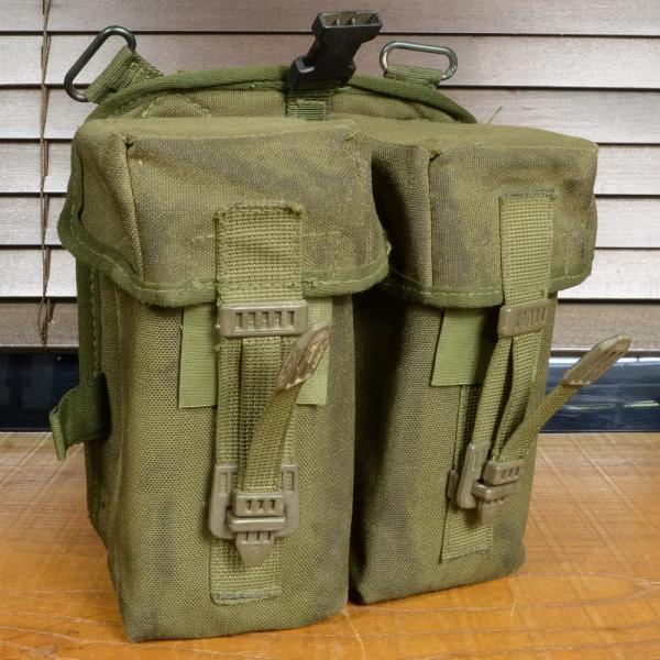 ●PLCE装備品に対応したマグポーチ●G36などのアサルトライフルのマガジンを4つ収納可能。片側の内部のみ仕切りで2つに分かれています。【軍放出品のご購入を検討されているお客様へ。ご購入前に必ず下記の説明文、注意文を最後までご一読いただきま...