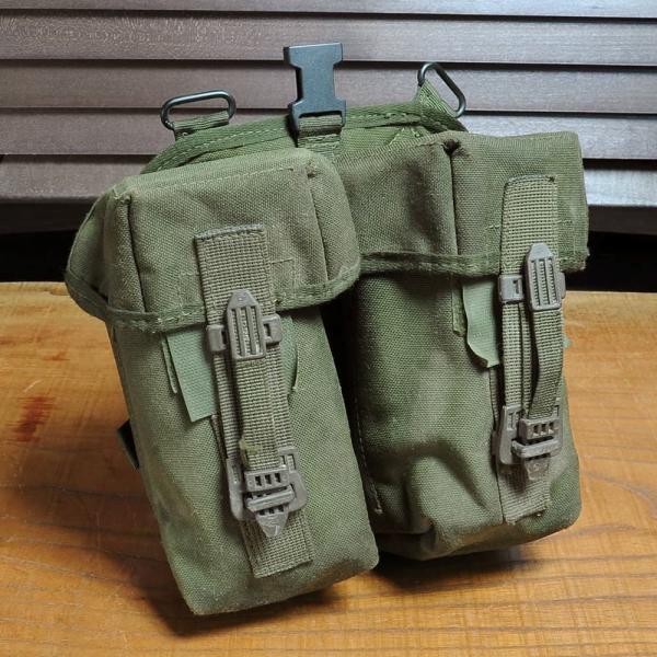 ●PLCE装備品に対応したマグポーチ●G36などのアサルトライフルのマガジンを4つ収納可能。片側の内部のみ仕切りで2つに分かれています。【軍放出品のご購入を検討されているお客様へ。ご購入前に必ず下記の説明文、注意文を最後までご一読いただきま...