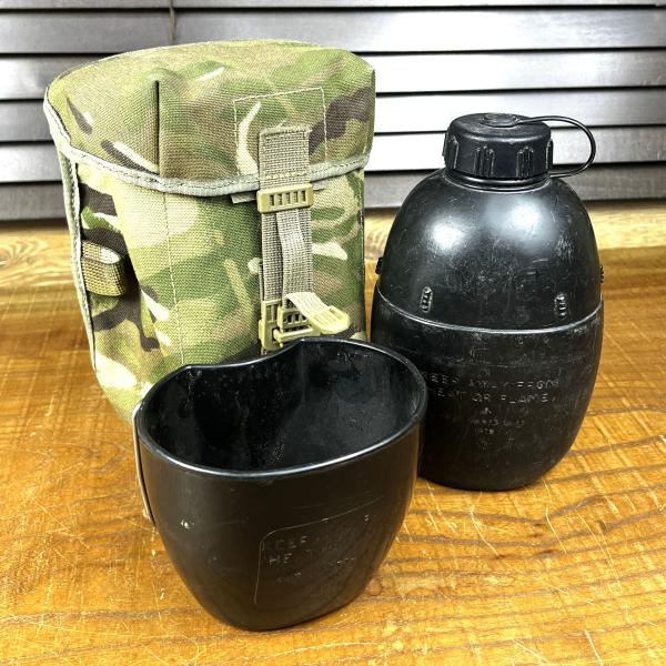 ●イギリス軍で使用されていたプラスチック製水筒とボトルポーチのセット●イギリス軍で使用されていた水筒と専用カップ、キャンティーンポーチのセット。【軍放出品のご購入を検討されているお客様へ。ご購入前に必ず下記の説明文、注意文を最後までご一読い...