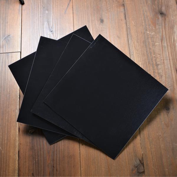 ●ナイフシースの作成に最適なカイデックスシート●約30×30cmの正方形をした、カイデックス(Kydex)製の工作材料。厚さは2mmで丈夫なつくりとなっており、ナタやマチェットなどの中型から大型のナイフのシースの作成が可能です。また、シース...