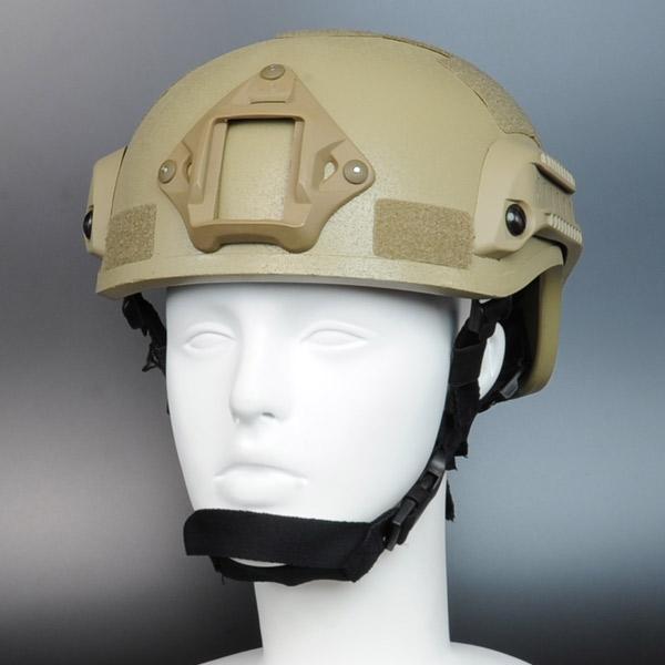 ●「タクティカルヘルメット MICH2001タイプ レイルマウント付 梨地」●タクティカルヘルメットに、ヘルメットマウントアクセサリーレイルをセットしたヘルメット。耳あての無いタイプです。●ヘルメットの詳細 サイズ:フリーサイズ、重量:約9...