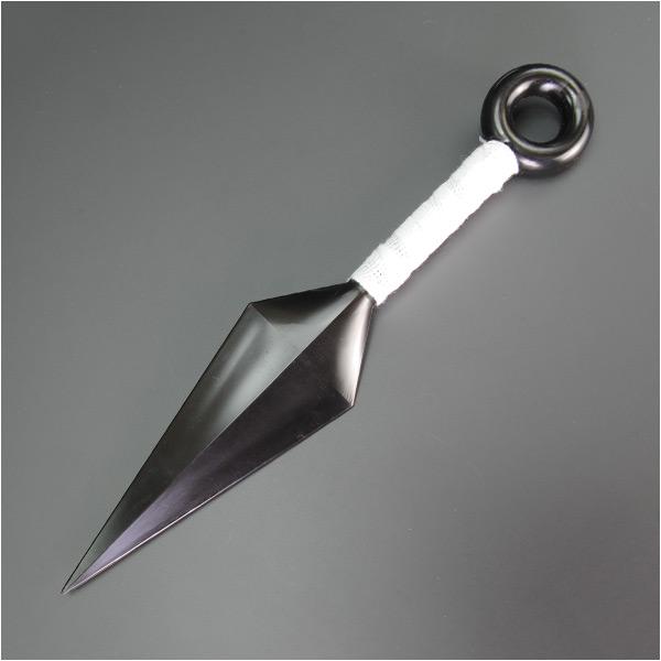 ●プラスティック製の、忍者がつかうクナイ。●プラスティック製のクナイ。握り部分に白い布が巻かれていて、見た目には見劣りしません。刃がありませんので、握ってもケガをすることがなく、プラスティックとはいえしっかりした作り。●クナイの詳細 サイズ...