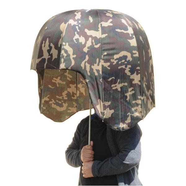 ●鳥かごのように深めの釣鐘状になっている雨傘●釣鐘のように深めで前方があいているバードケイジタイプの雨傘。開いたとき天井部分から下端まで約60cmもの深さになるので、横からの降りこみを避けることができます。●雨傘の詳細 長さ:約94cm、傘...