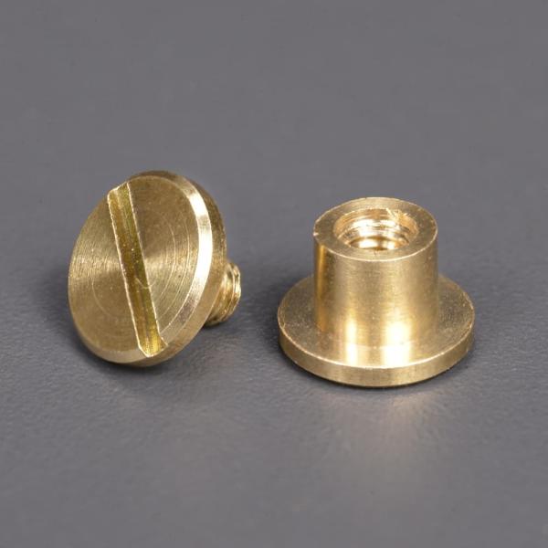 ●ネジ頭の直径8mmの大きさのコンチョネジ●コンチョなどの製作に使う真鍮でできたシカゴスクリュー。双方ともに直径8mmの円形ヘッドでフラットな形状になっており、片方のねじはマイナスドライバーで締められるようになっています。●シカゴスクリュー...