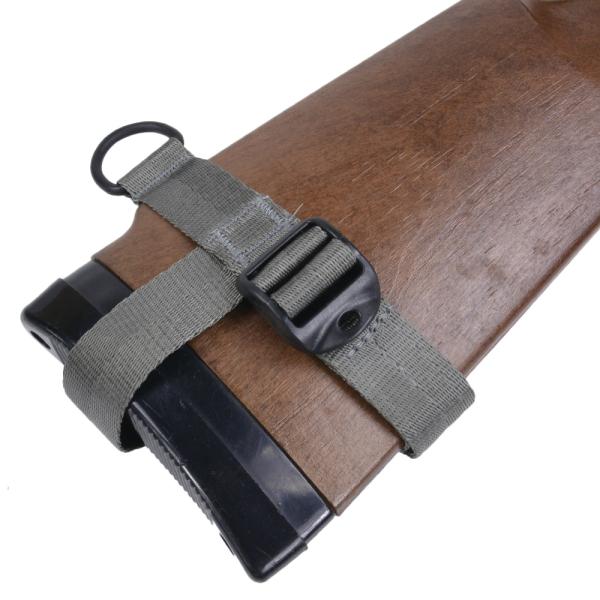 ●バットストックに簡単装着でスリングが取り付けられる●T字型でしっかりと包み込むようにホールドするタイプになっており、Dリングのある部分を上にしてストラップをバットストックにはめ、ストラップの端をバックルに通してしっかりと締めるだけで簡単に...