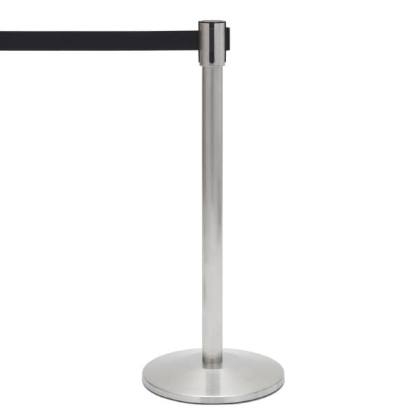 【商品説明】人が大勢集まる場所で活躍するポールパーテーション。オフィス、ホテル、銀行、空港、映画館、コンサート会場や店舗でのお客様誘導、進入制限、行列の整理等に。 使い方はベルトを留め具に引っ掛けて連結するだけ。ベルトのカラーはブラック、最...