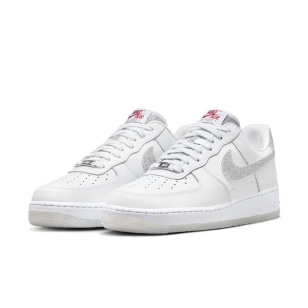 NIKE WMNS AIR FORCE LX ナイキ ウィメンズ  エアフォース　LX HQ3461 191どこへ行くにも、ゲームへの情熱とともに。 コートでの快適な履き心地とオフコートスタイルを融合し、シルバーカラーのグリッターで飾ったス...