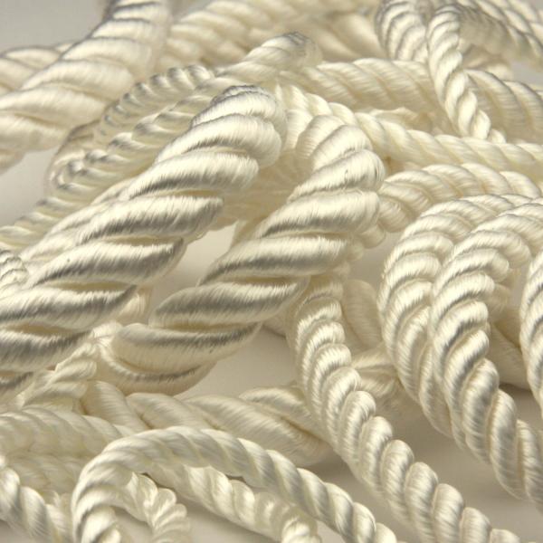 【商品スペック】　販売単位： 9.14メートル巻　幅： 約4mm　材質： レーヨン100%　厚み： 4.0mm　手触り： 滑らかで心地よく、柔らかい　染色： 先染め　メーカー： FUJIYAMA RIBBON（日本メーカー製）【ご用途】・ア...