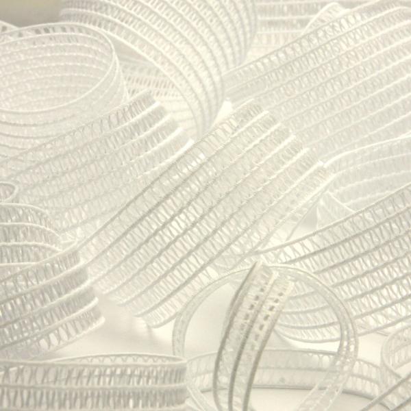 【商品スペック】　販売単位： 9.14メートル巻　幅： 約15mm（5コール）　材質： ナイロン75% ポリウレタン25%　厚み： 0.9mm　伸度： 180%　手触り： やわらかで心地よい　メーカー： FUJIYAMA RIBBON（日本...