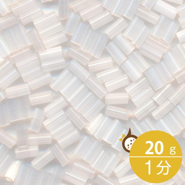 【商品スペック】　内容量： 20グラム（約1,660粒入り）　サイズ： 約1.5mm（直径）x3.0mm 約0.7mm（穴径）　材質： ガラス製　メーカー： MIYUKI【ご用途】・ビーズアクセサリー材料として・ビーズ刺しゅう材料として【バ...