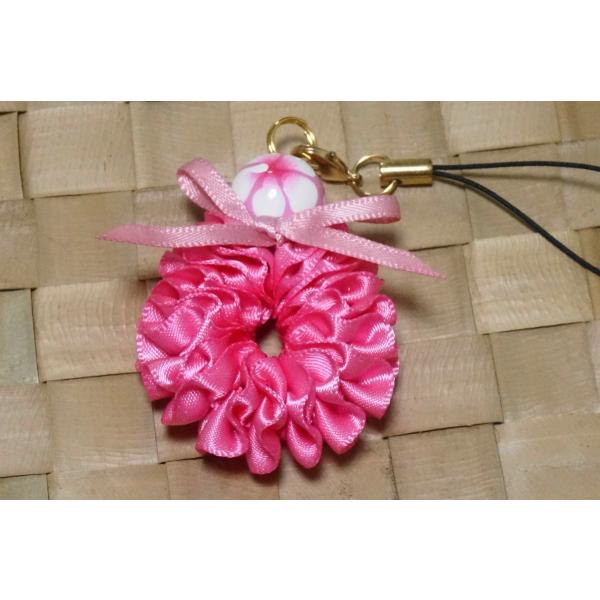 細いサテンリボンで花びらを作り、ハイビスカスのペイントウッドビーズを飾りましたハワイアンリボンレイIlima Strap【イリマ ストラップ】ピンク★ストラップの金具付★直径3.5〜4cm(小サイズ）★リボンレイに適したリボンを海外から仕入...