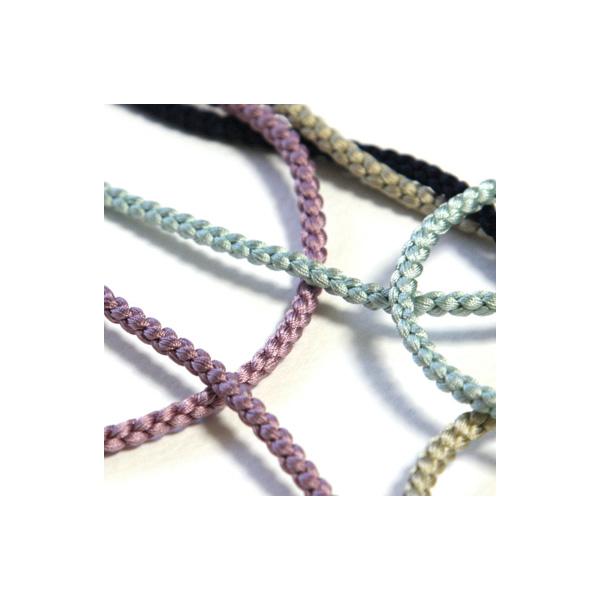【商品スペック】　販売単位： 21メートル巻　幅： 約3mm　材質： シルク100%　厚み： 3.0mm　メーカー： 木馬（MOKUBA）【バリエーション】　3サイズ（約2mm、約3mm、約3.5mm）、全32色をご用意【お届け目安】　お急...