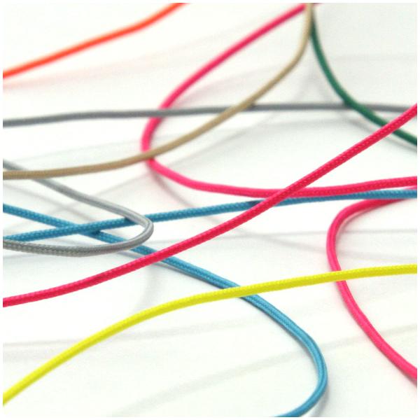 【商品スペック】　販売単位： 1メートル　幅： 約1mm　材質： ポリエステル100%　厚み： 1.0mm　染色： 先染め　メーカー： SHINDO（S.I.C.）【バリエーション】　1サイズ（約1mm）、全18色をご用意【お届け目安】　お...