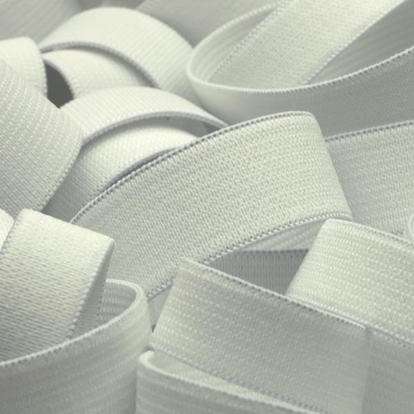 【商品スペック】　販売単位： 1メートル　幅： 40mm　材質： ポリエステル100%（ゴム糸使用）　厚み： 1.5mm　伸度： 170%　メーカー： SHINDO（S.I.C.）【バリエーション】　10サイズ（15mm、20mm、25mm...